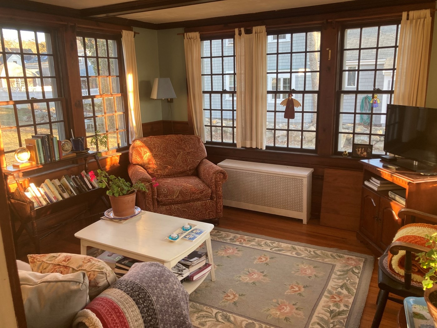 1st Floor Master Bedroom